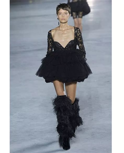 موديلات فساتين اسود اللون من مجموعات ربيع 2018 لتتألّقي به جمالك