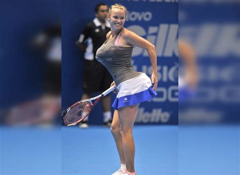 Laughing On The Court 25 Hilarious Photos From Womens Tennis Smifresh