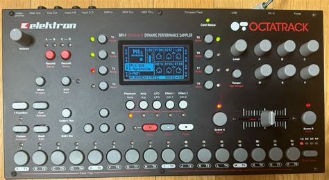 [판매완료] Elektron Octatrack 옥타트랙 mk1 판매합니다 : 옥토모 OCTOMO