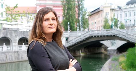 Manca Ahlin Arhitektka In Oblikovalka Ki Ji Je S čipko Uspelo Navdušiti New York Moda In