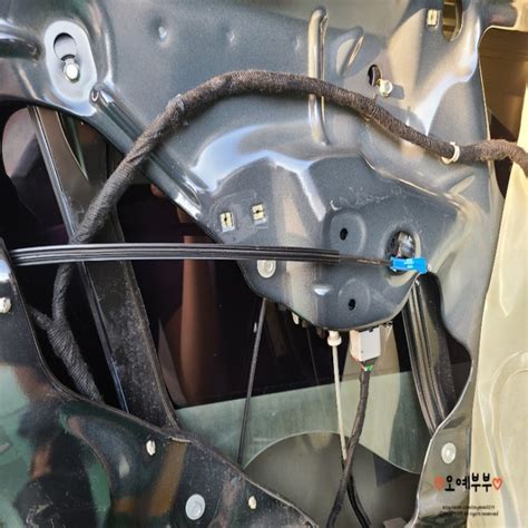 자동차 창문이 안올라갈 때 유리가 빠져서 안보일 때 대처방법 및 수리한 후기 네이버 블로그