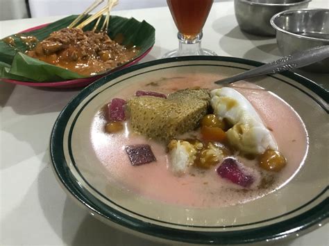 Mencicipi Bubur Kampiun