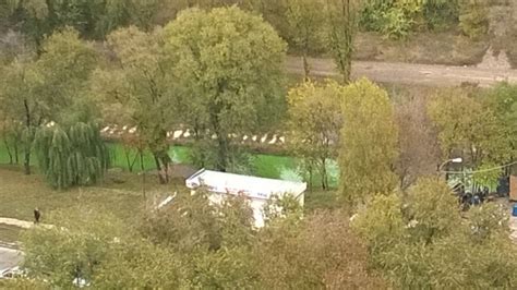 Imaginea Fenomenului Neobisnuit Apa Din Raul Bac A Devenit Verde Foto