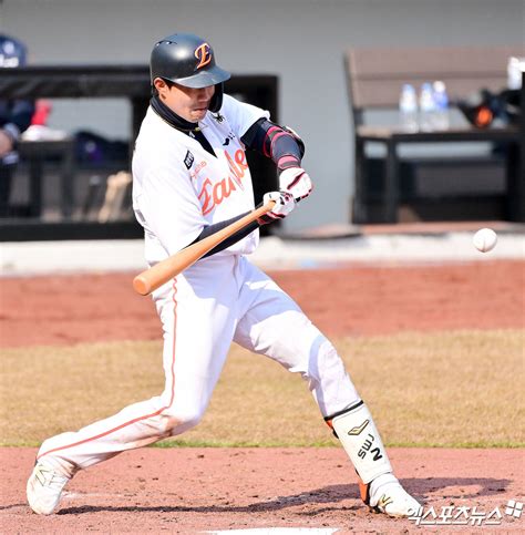 드디어 쳤다 심우준 2타점폰세 4이닝 Kkkk 무실점 한화 Ssg 3 1 꺾고 시범경기 첫 승 문학스코어