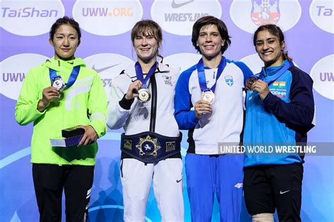 Д Отгонжаргал Б Хулан нар чөлөөт бөхийн ДАШТ ээс мөнгөн медаль хүртлээ