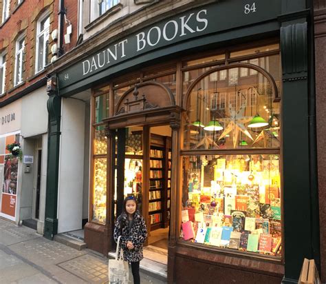 1912년 세계 최초로 Custom Built된 서점으로 물론 설립자는 Daunt이다 특히 영국의 유명한 텍스타일 디자이너인 윌리엄 모리스의 프린트가 사용되었다는 것을