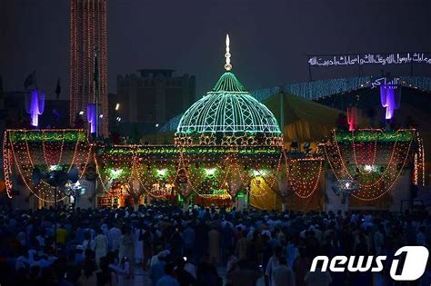 파키스탄 라호르 사원서 자폭추정 폭발4명 사망상보