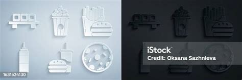 빨대와 햄버거 버거 감자 튀김 판지 포장 상자 소스 병 피자 팝콘 판지 및 초밥 절단 아이콘으로 종이 유리를 설정하십시오 벡터 0명에 대한 스톡 벡터 아트 및 기타 이미지