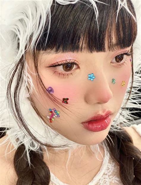 15 ไอเดียแต่งหน้าสงกรานต์ เปียกน้ำแบบสวยปัง พร้อมเคล็ดลับแต่งหน้ากันน้ำ