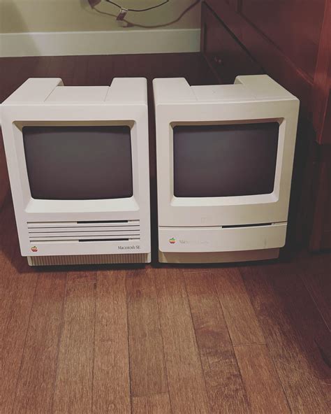 Siblings Macintosh Se And Mac Classic R Vintageapple