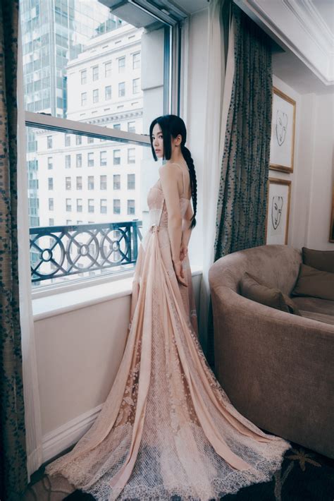 송혜교 전 세계에 전한 여신 미모 시선 집중