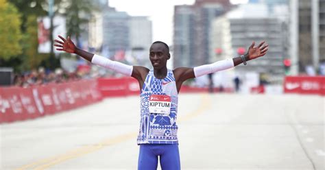 키프텀 남자 마라톤 세계신기록 2시간00분35초