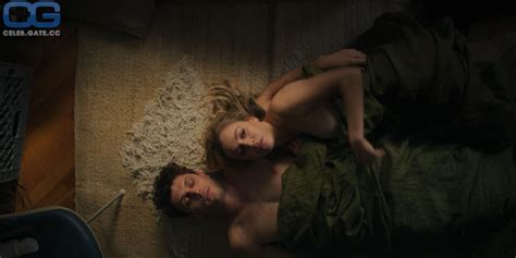 Kaley Cuoco Nackt Nacktbilder Playbabe Nacktfotos Fakes Oben Ohne