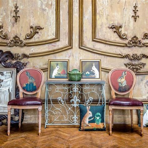 Консоль Королевская лилия эклектичное произведение исполнившее древние мотивы французских