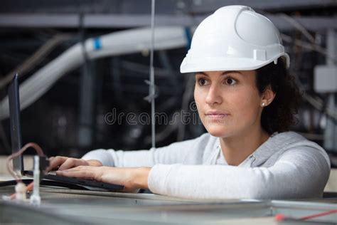 Female Electrician Fixing Ceiling Wiring Stock Image Image Of Expertise Electrician 265617249