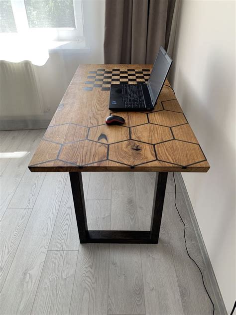 Столик з епоксидної смоли і дуба ШАХИ НЕ ПРОДАЮТЬСЯ 8 000 грн Кухонні меблі Івано Франківськ