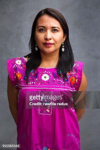 Young Mexican Woman Foto De Stock Getty Images