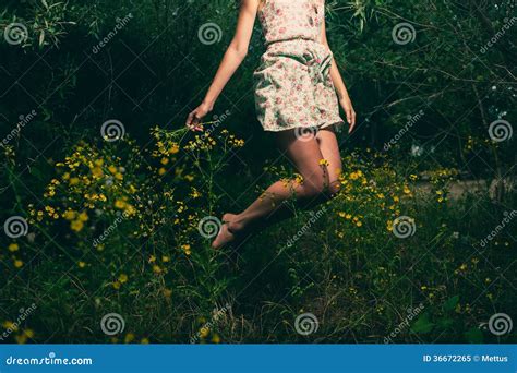 Счастливая девушка стоковое изображение изображение насчитывающей утеха 36672265