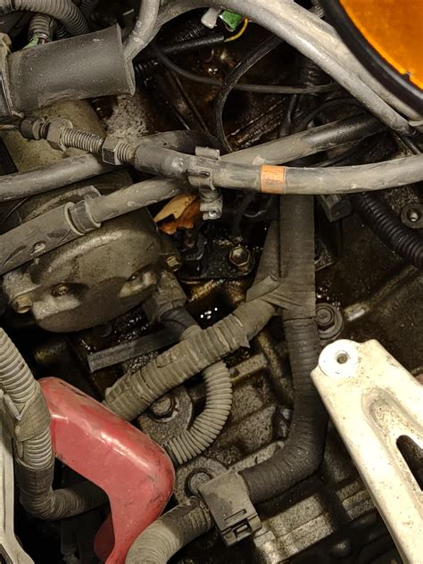How much oil can you lose through a leaky valve cover? : r/mechanic
