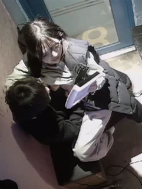 독점 영상 해킹된 한국 노래방 IP 카메라 귀여운 여자가 젖꼭지 오르가즘을 느낀 것 같다 그녀의 남자친구는 손으로 그녀의 젖꼭지를 자극했고 그녀는 온몸을 떨었다