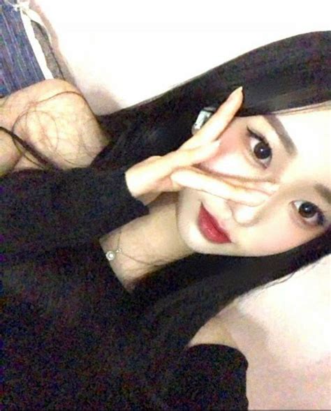 makeup에 있는 Emma Nguyen님의 핀 여자 교복 얼굴 예쁜 여자 얼굴