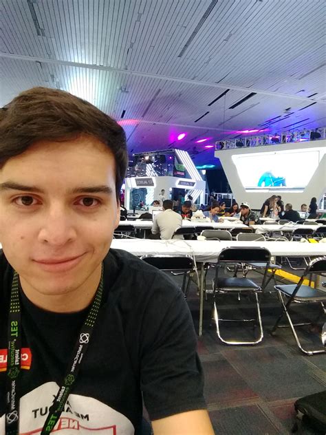 Romario Ramírez Medium