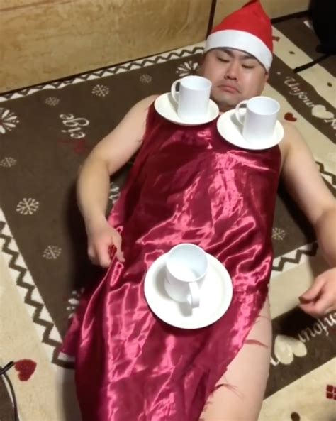 This Naked Comedian S Christmas Trick Will Blow Your Mind Then Make You Laugh