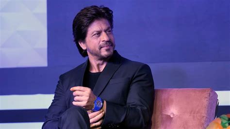 Shah Rukh Khans Reply To Fan Asking To Crack ‘funny And Dumb Joke Will Make You Go Rofl Trending