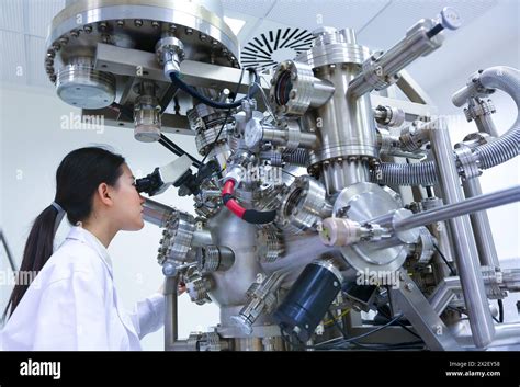 Researcher Surface Spectrometer Photoelectron Spectroscopy Auger Electron Spectroscopy Aes