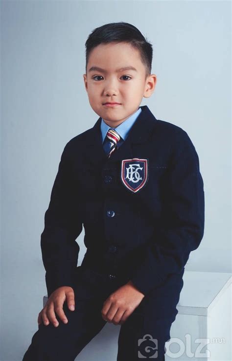 Эрэгтэй бага анги Eregtei Baga Angi