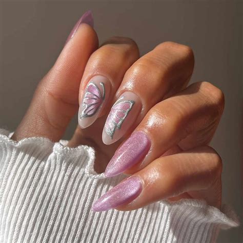 20 Velvet Nail Ideas For Spring That Are Stunningly Shimmery