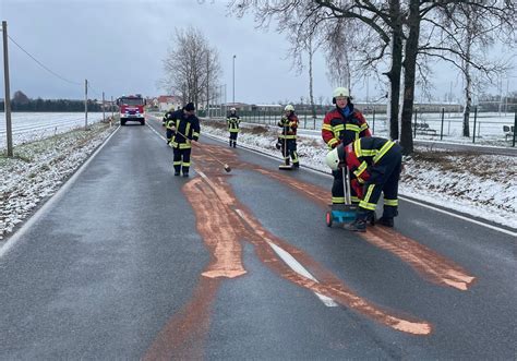 Einsätze In Zerbst Und Garitz Feuerwehren Entschärfen Ölspuren