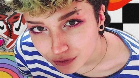 آرمیتا عباسی دختر معترض بعد از صد روز آزاد شد