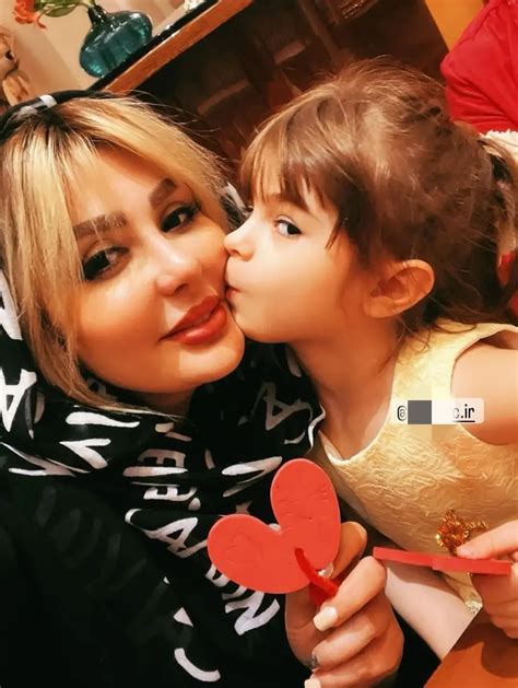 غوغااای نیوشا ضیغمی با تیپ رنگین کمانی؛ ای جان خوشگلی بی بدیل دخترش رو