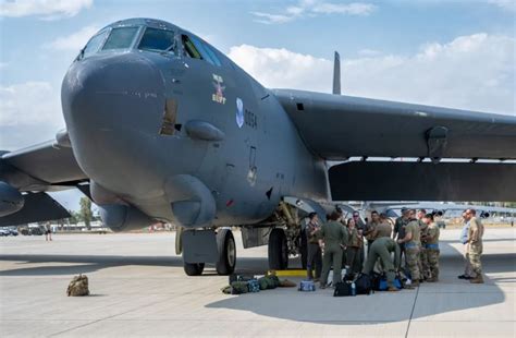 Американските бомбардери „Б-52“ пристигнаа во Романија - Слободен печат