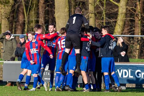 Hapert Wint Topper Tegen De Raven En Grijpt Koppositie Vv Hapert