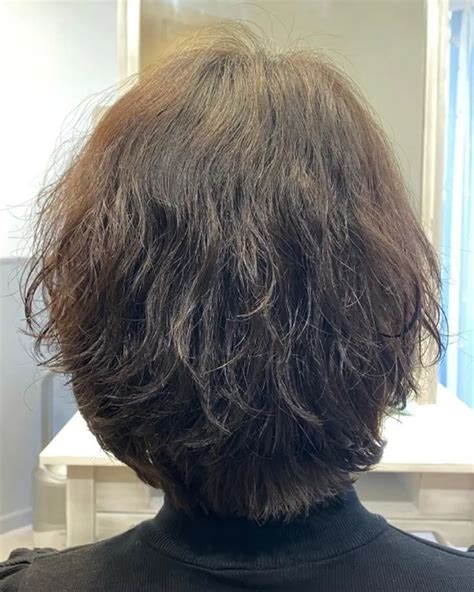 50代｜パサパサくせ毛さんにおすすめの髪型特集 くせ毛 ボブ 髪の毛 少ない 髪型