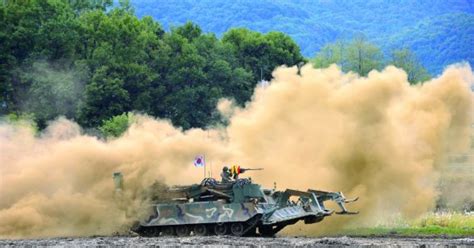 지뢰·낙석길 거침없이 전진 승리의 길 만드는 전투공병전차 밀리터리 월드