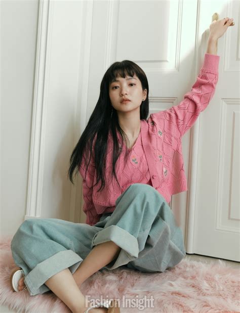 써스데이 새 모델 김태리 스프링 화보 공개