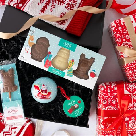 코코바 코리아 🎄크리스마스 선물로 완벽한 마시멜로 핫초콜릿 스푼으로 기쁨을 나누세요 🎁🍫 이 매력적인 세트는 퐁신한 마시멜로가 얹어진 세 가지 핫초콜릿 스푼으로