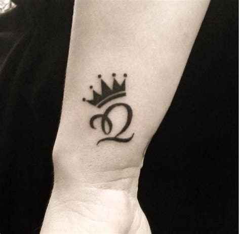 50 Best Queen Tattoos For Women 2019 Crown Spades Heart Tattoo Ideas