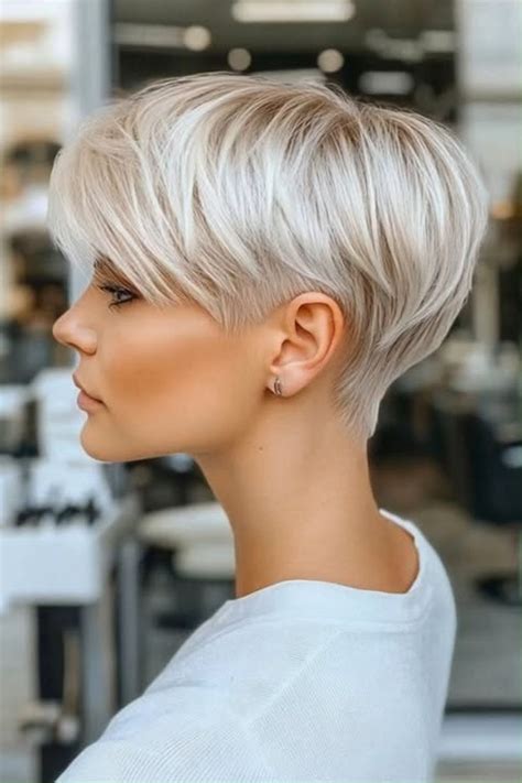 33 Trendy Short Stacked Pixie Bob Haircuts For Perfectly Layered Style