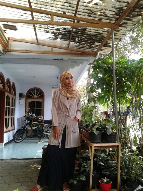 Pin By Amri Handayani On My Hijab Muslim Girls Hijab Muslim