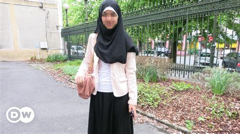 School Skirts In Focus In France Dw 04292015