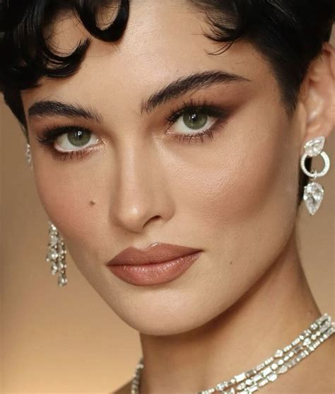 Pin By Tiffany Rios On Makeup Classic Makeup Pretty Makeup Makeup