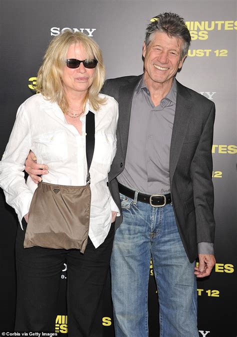 Kevin Bacon Pays Tribute To Late Tremors Co Star Fred Ward Daily Mail
