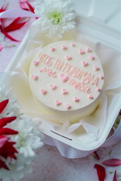 Бенто подруге Нежный торт День рождения Надписи