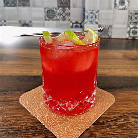 17 Best Red Cocktails To Try Today Easy And Fruity Foodiosity