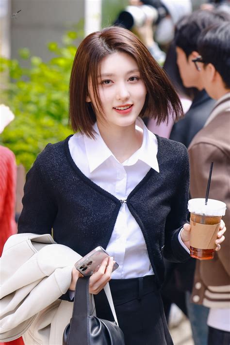 가을이 커피 들고 있으니까 연예인잡담 에펨코리아