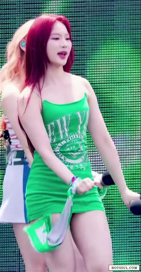 몸에 붙는 원피스 스테이씨 아이사